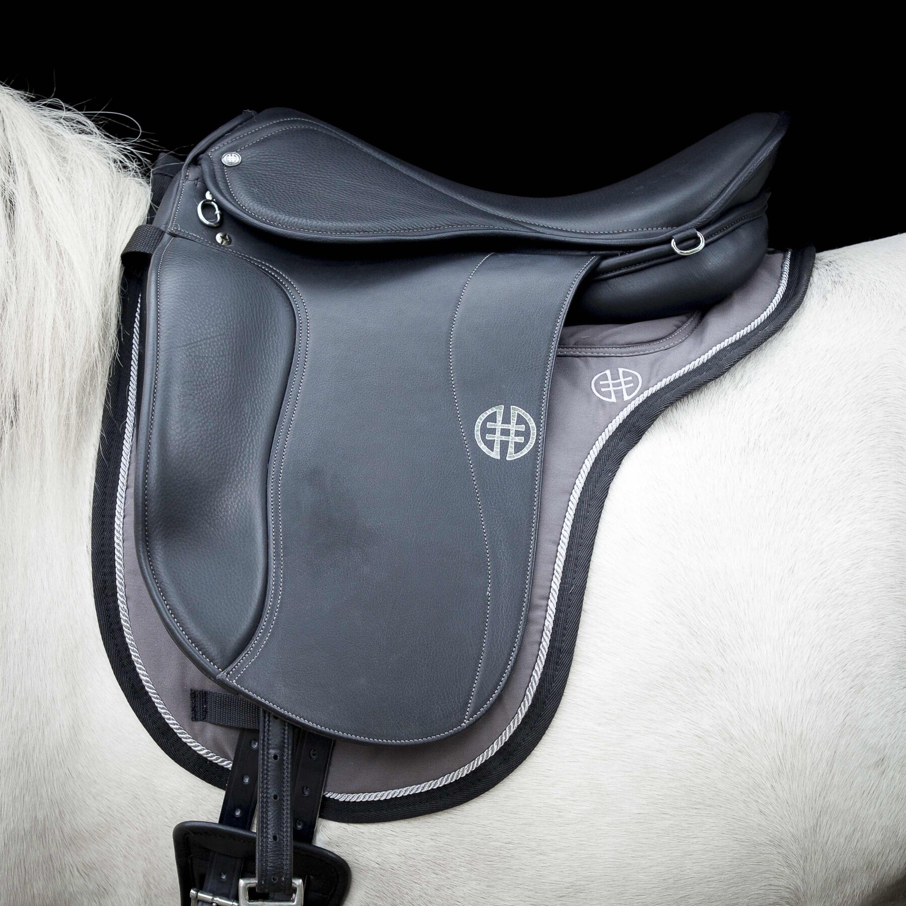 Relief saddle pad with new design and memory foam